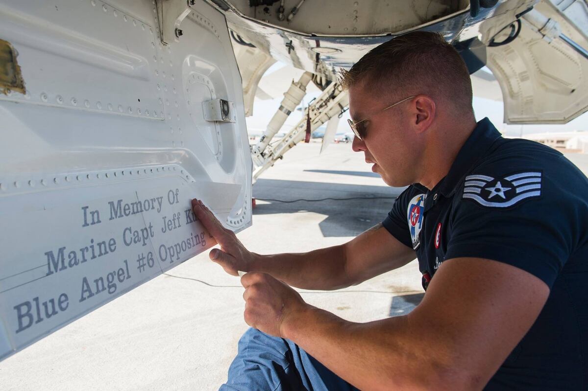 Thunderbirds honor fallen Blue Angels pilot