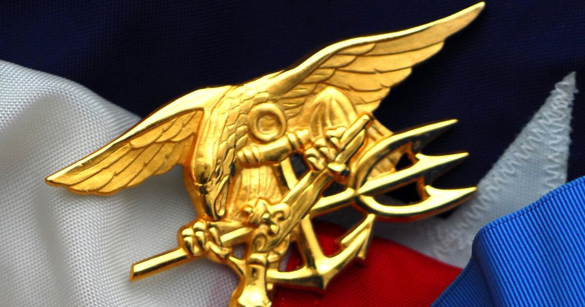 Fallen Navy SEAL honored with underwater memorial