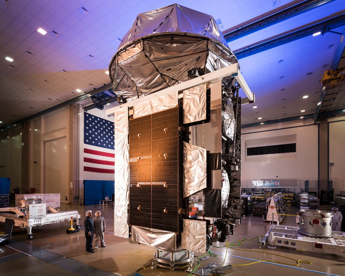 Navy, Lockheed MUOS-5 satellite arrives at launch site