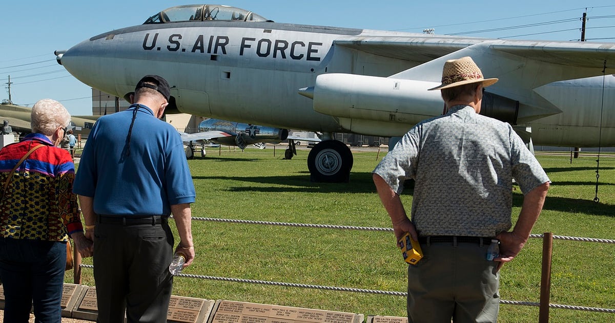 Aviation buffs hope to start Lincoln Air Force Base museum