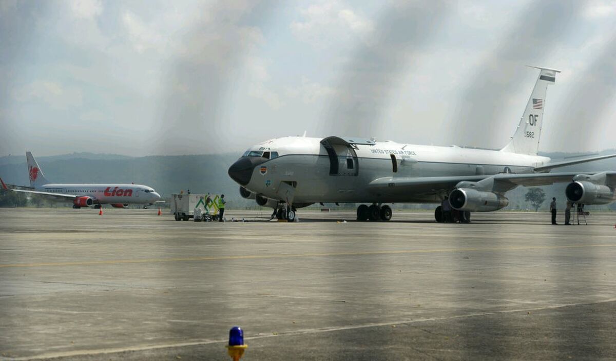 Air Force Boeing 707 makes emergency landing in Indonesia