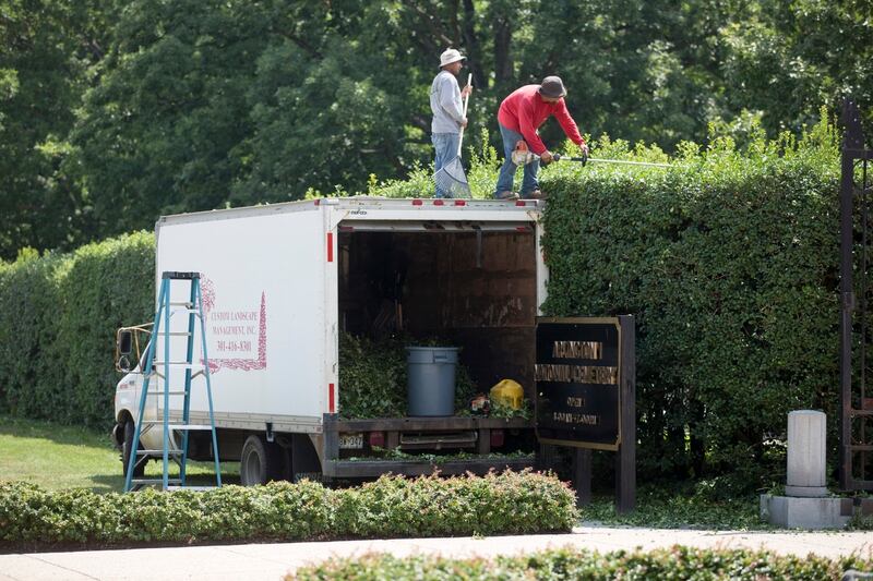 Arlington Cemetery workers on strike, demand better benefits and wages
