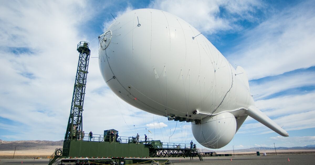 Army missile-defense blimp program moves forward