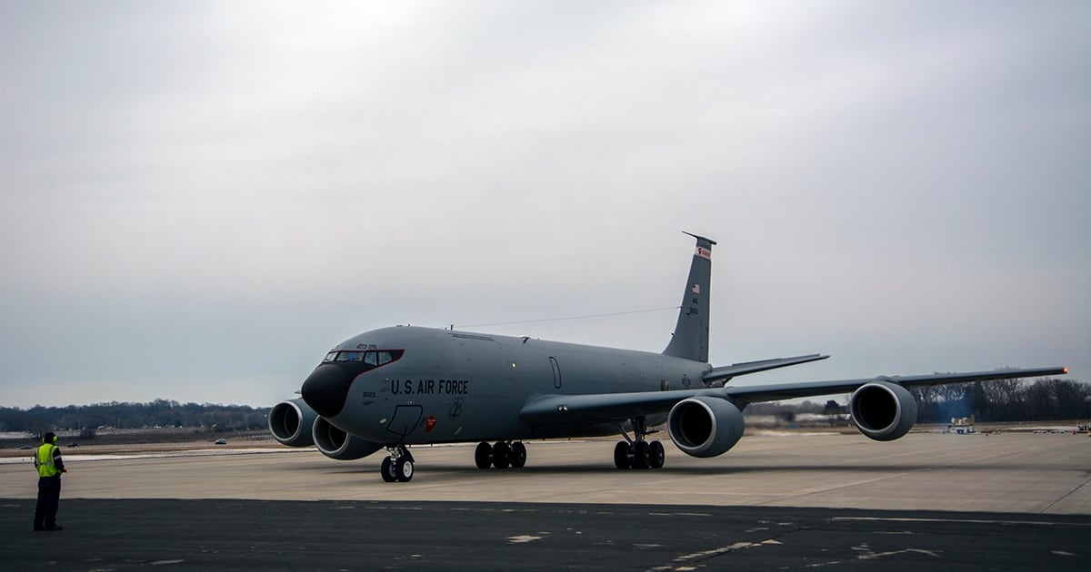 Wisconsin Air Guard KC-135 aircraft makes emergency landing in Milwaukee