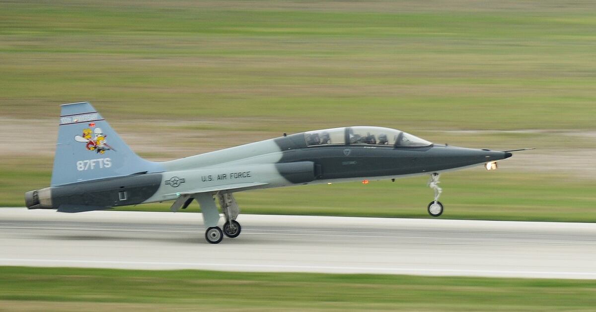 One pilot dead in T-38 crash at Laughlin