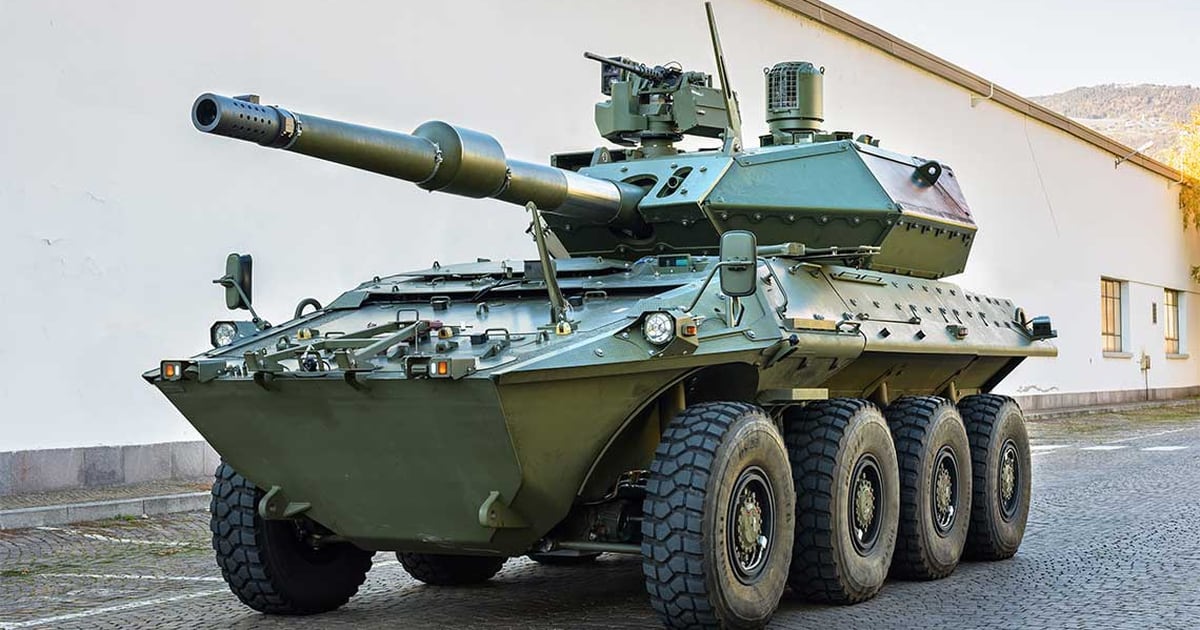 Italy's New Centauro II Tank Shown Off in Rome