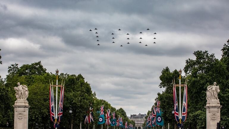 See Britain’s Royal Air Force celebrate its 100th birthday with this ...