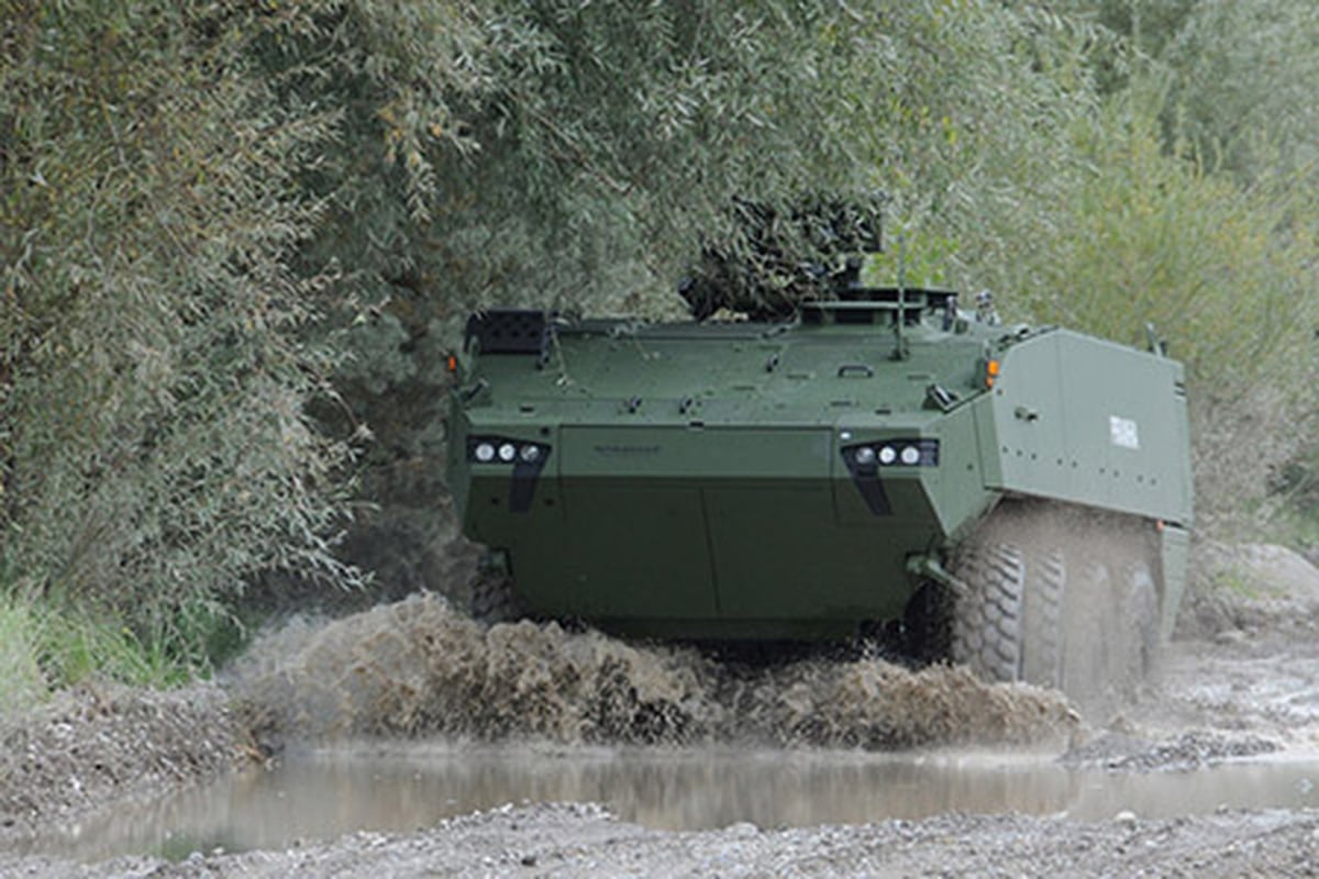 Danes Pick Piranha 5, Suspend Artillery Duel