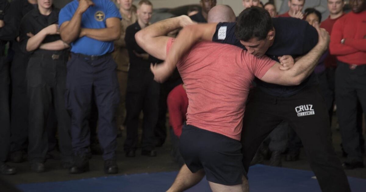 Former UFC champion trains soldiers