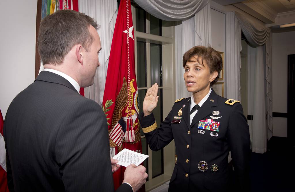 Army welcomes new surgeon general