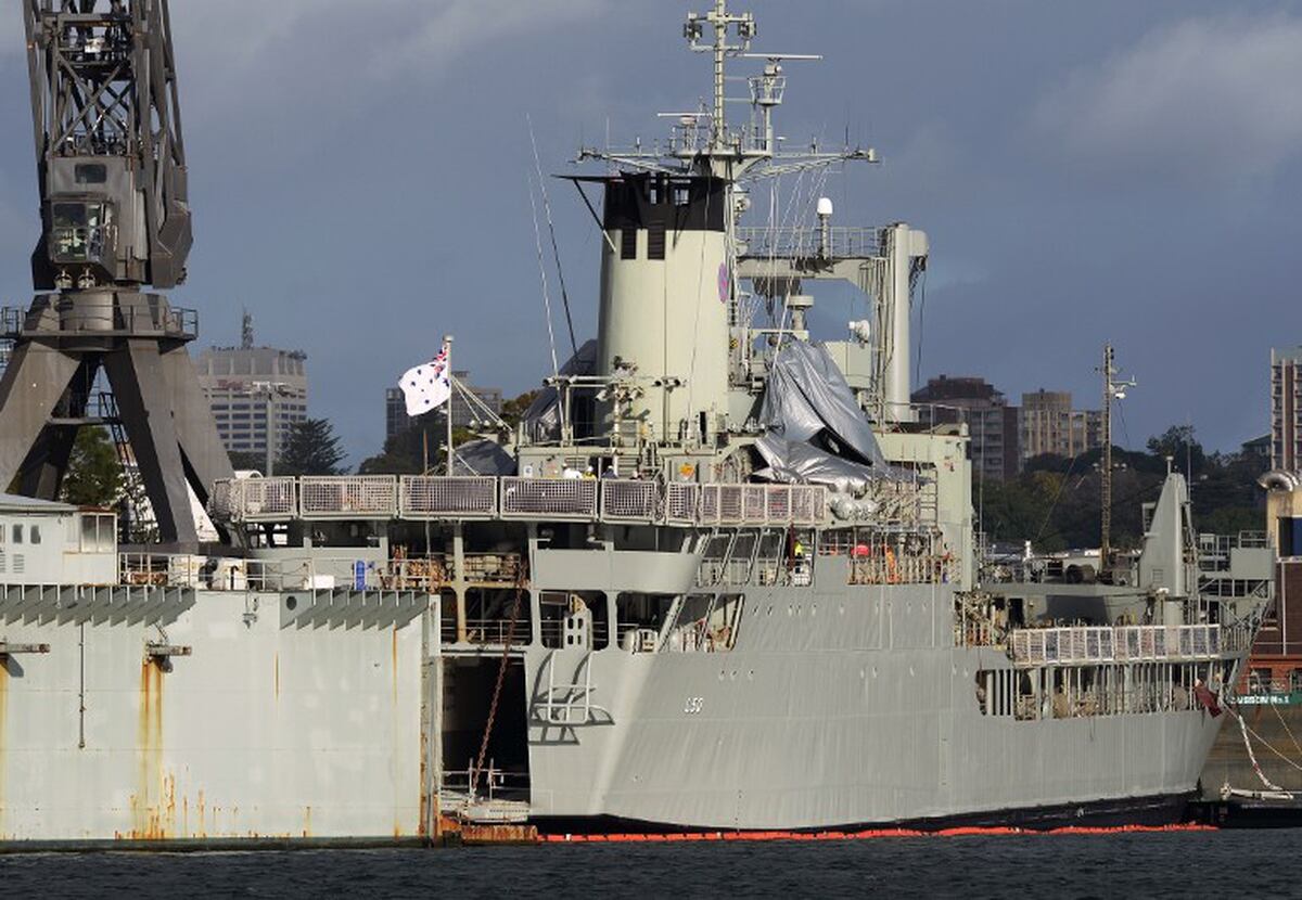 Australia Gives Philippines Two Naval Landing Craft
