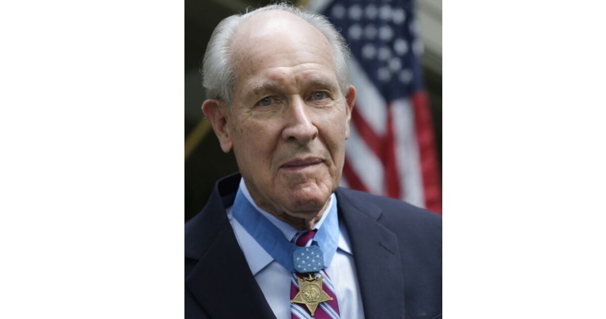 Former Navy pilot, Medal of Honor recipient Thomas Hudner Jr. dies at 93