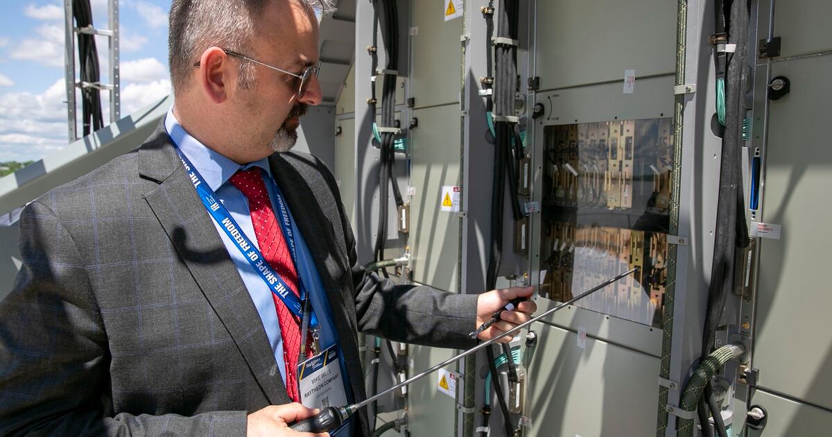 Get up close with Raytheon’s SPY-6 radar