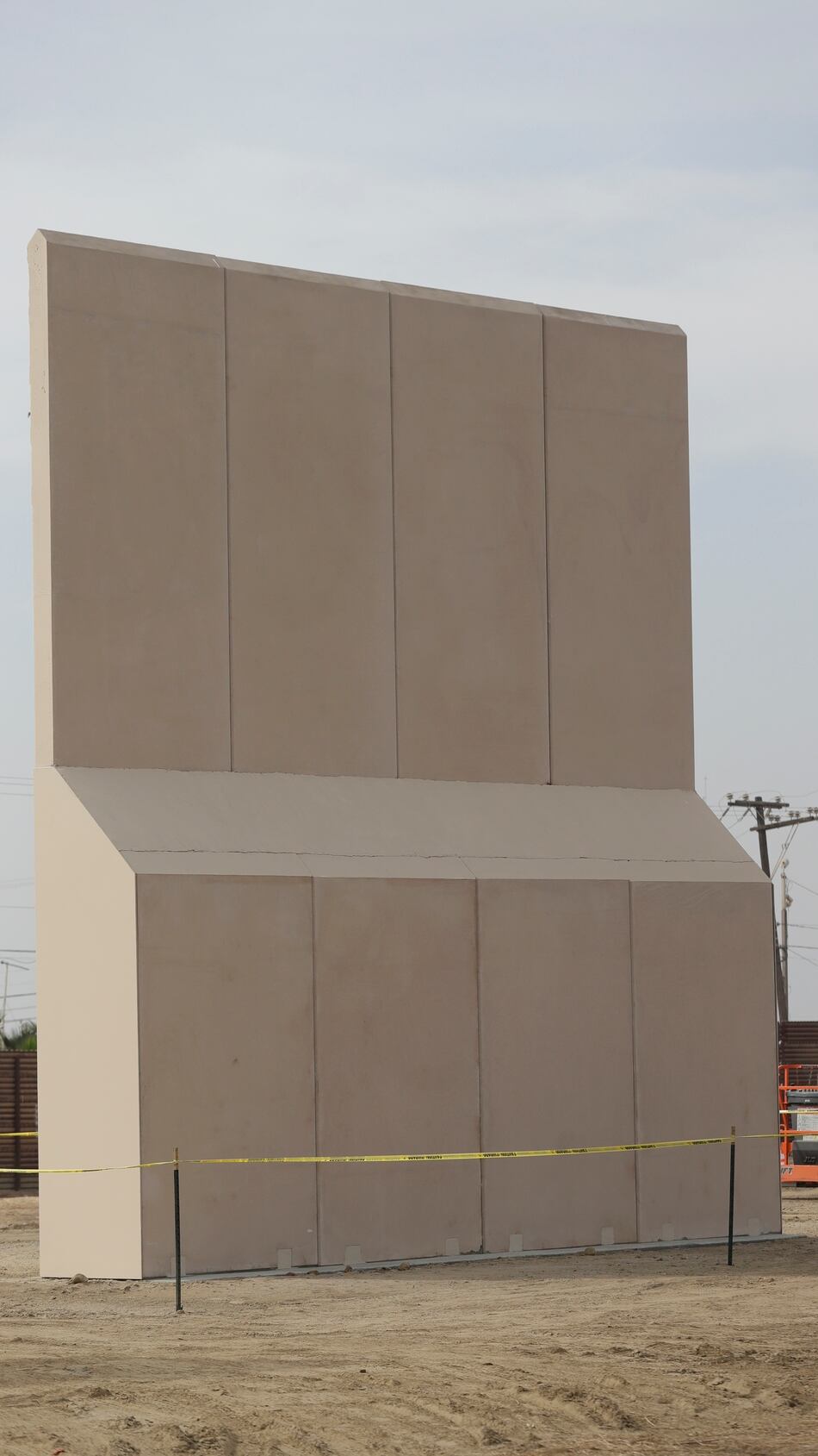 Border wall models thwart US commandos in tests