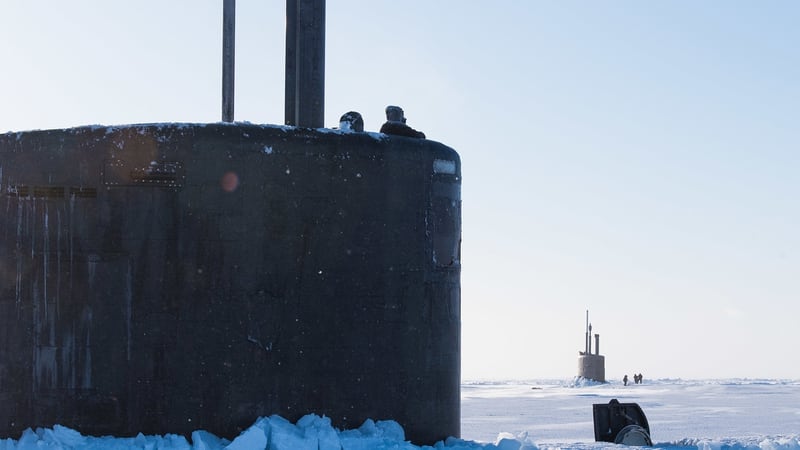 This is how a nuclear submarine crashes through Arctic Circle ice