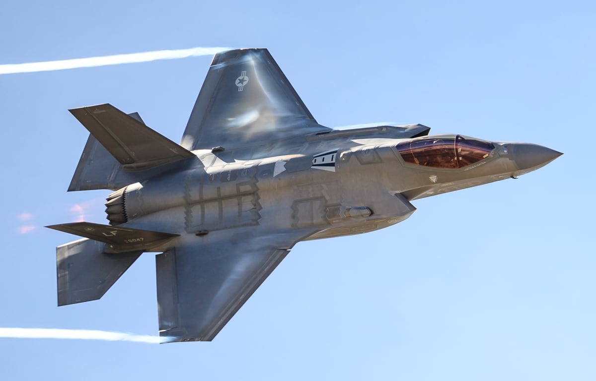 ‘Hot crew swaps’: F-35s are the first single engine fighters to fly on ...