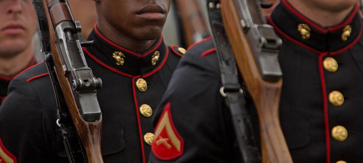Marines carrying ceremonial rifles delayed from entering U.S. Capitol
