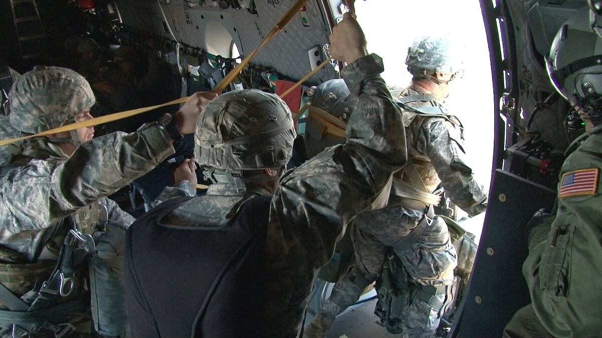 Report: Jumpmaster cited in training death of paratrooper