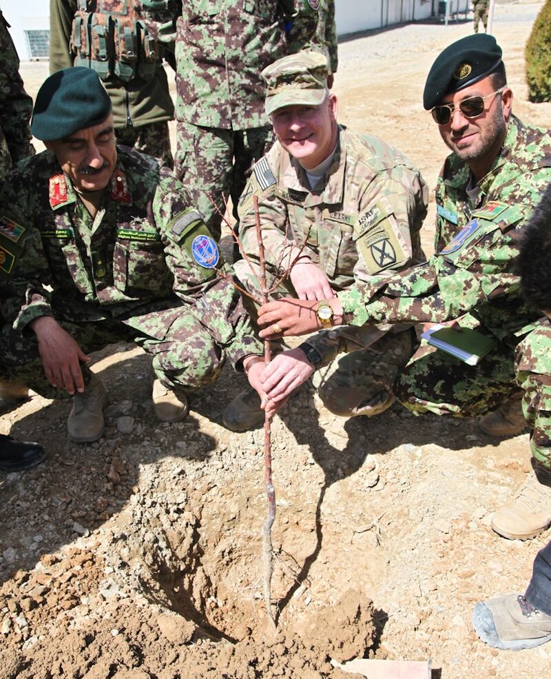 Swinging general slipped past security screeners