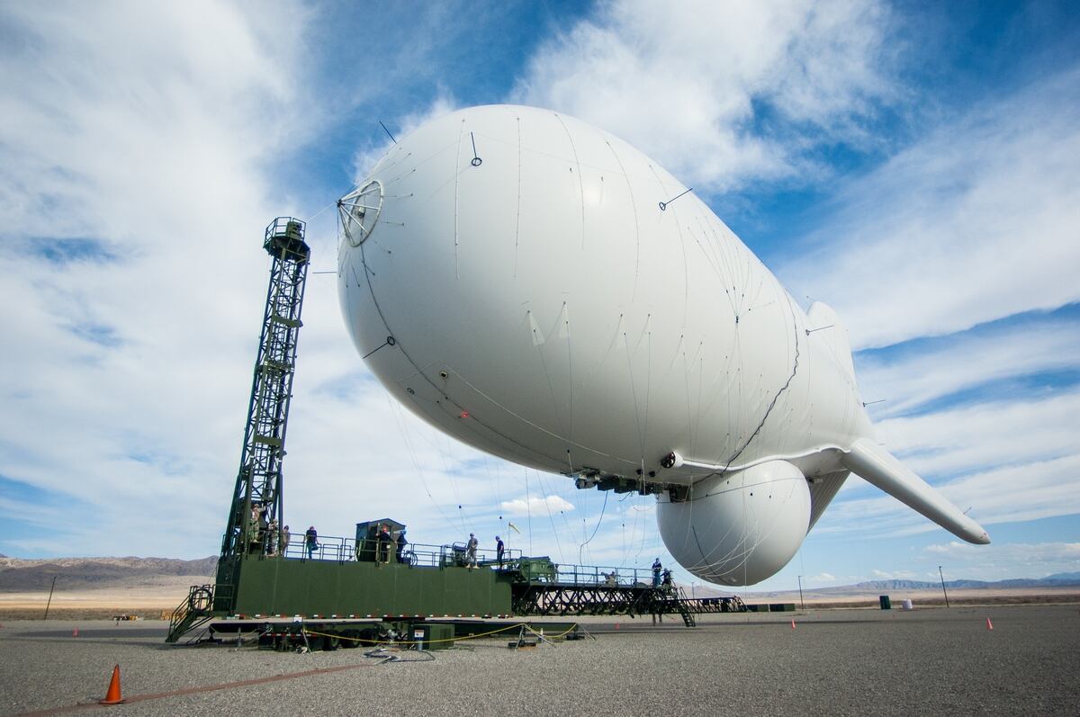 Army missile-defense blimp program moves forward