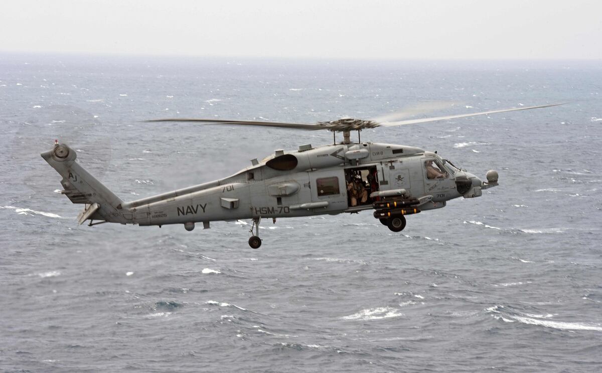 Seahawk helicopter crashes in the Pacific, crew recovered safely