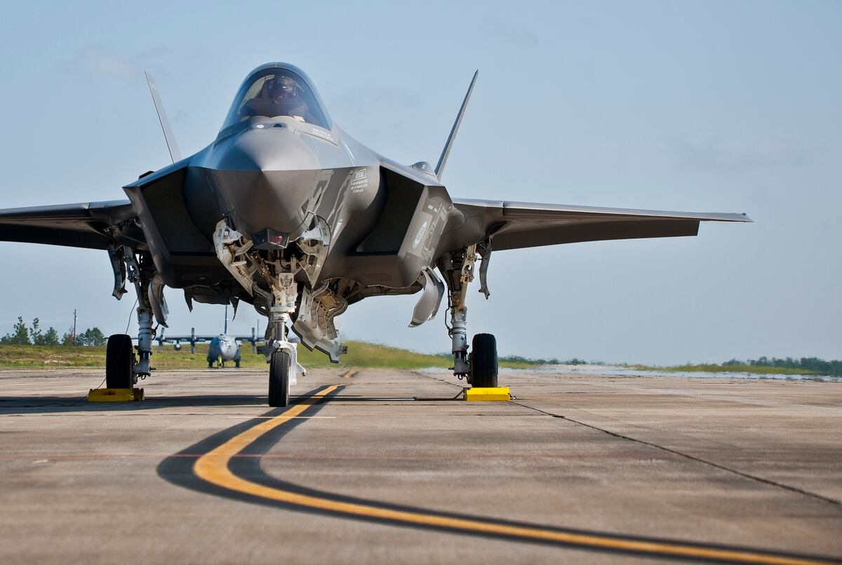 Pentagon kicks off intensive F-35 cost review