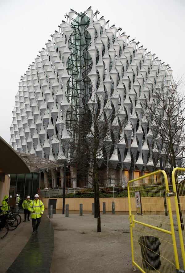 New US Embassy in UK: No perimeter fence, benches for public