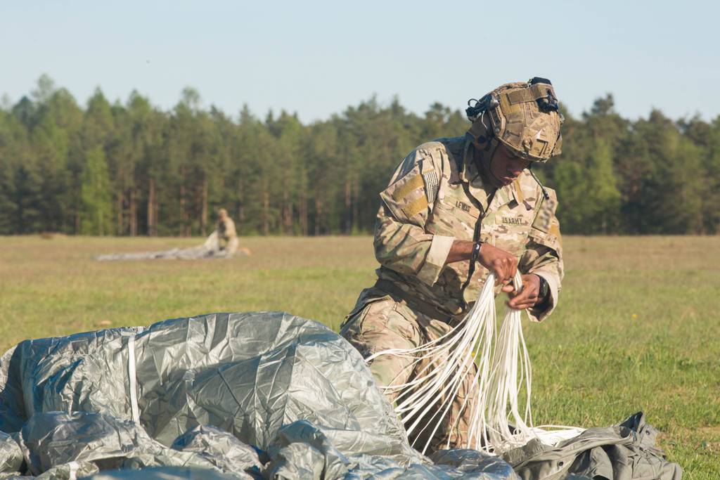 Airborne Rangers test new civilian rucksack designed for parachute ...