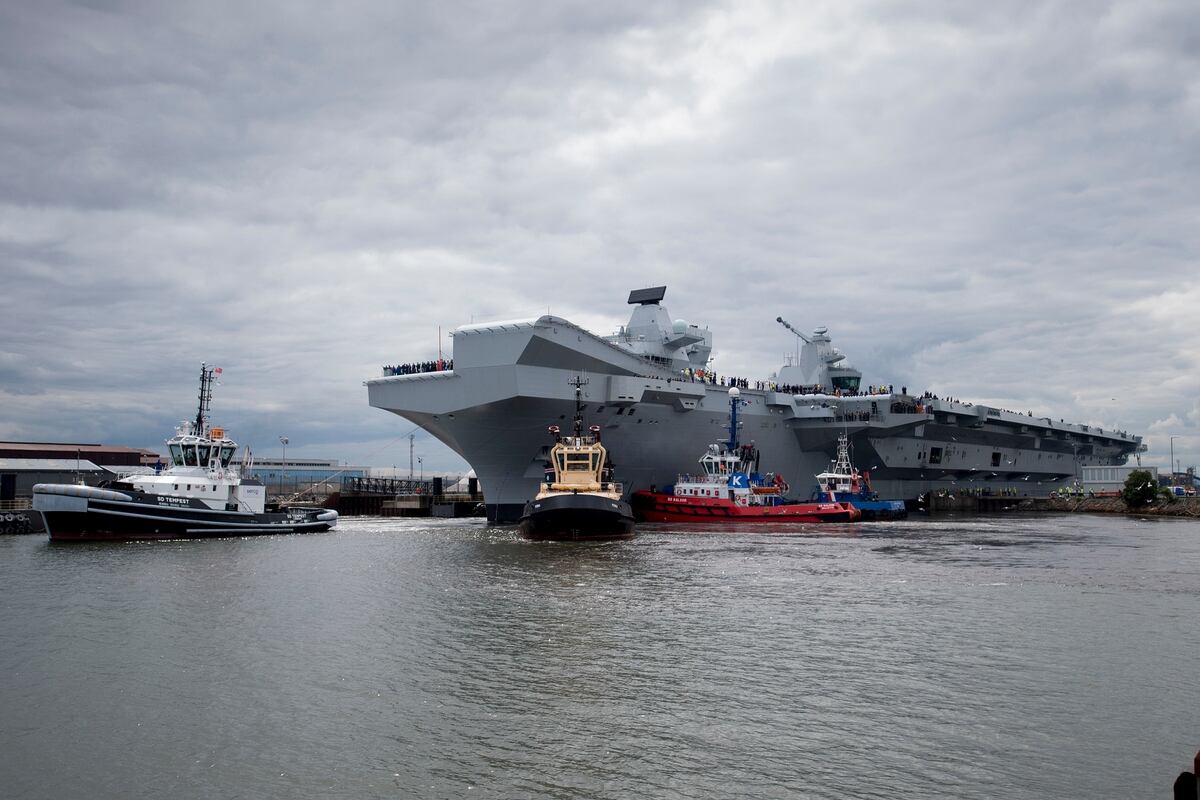 British Navy’s aircraft carrier sets sail for first sea trials