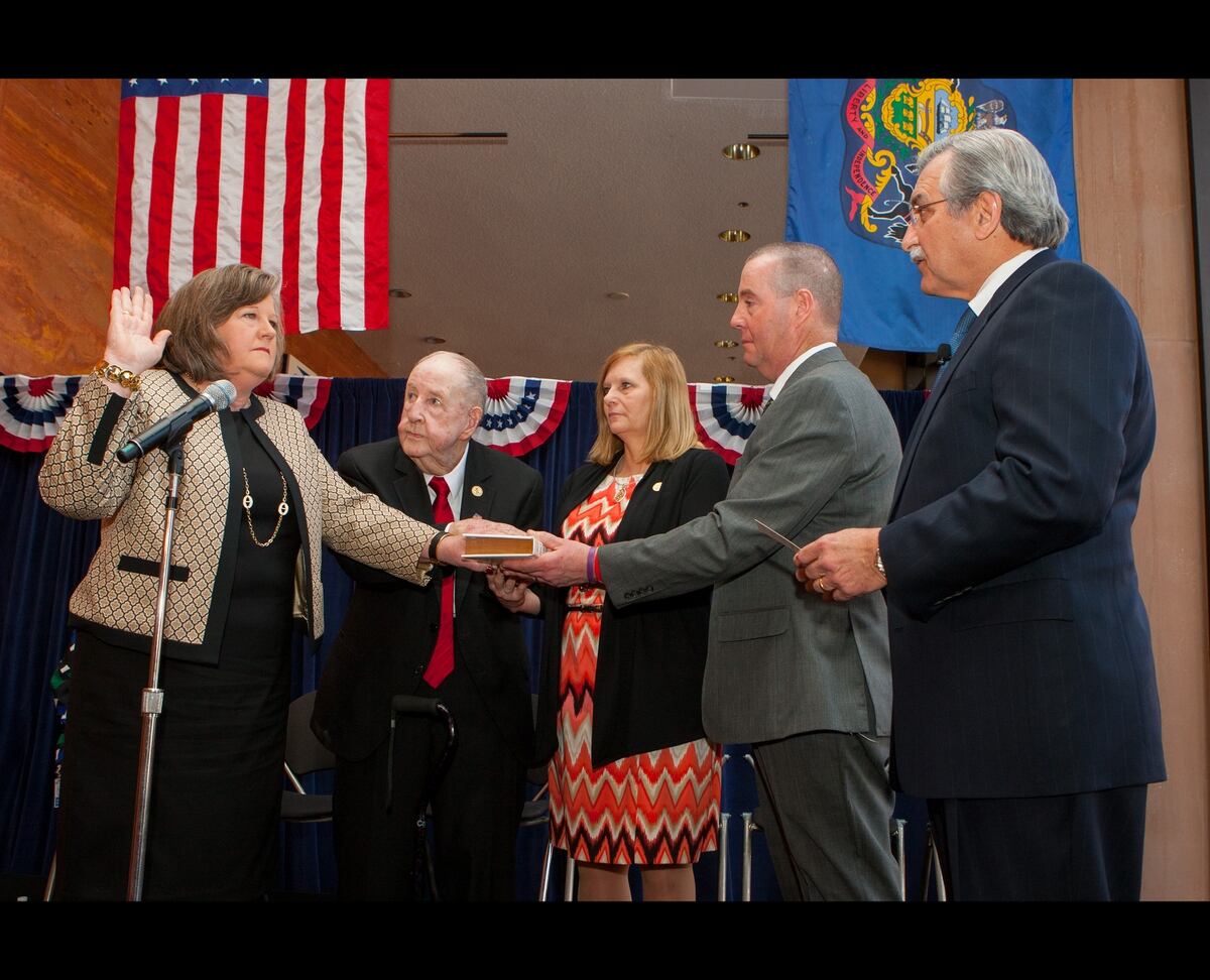 Postal Service swears in first female postmaster general