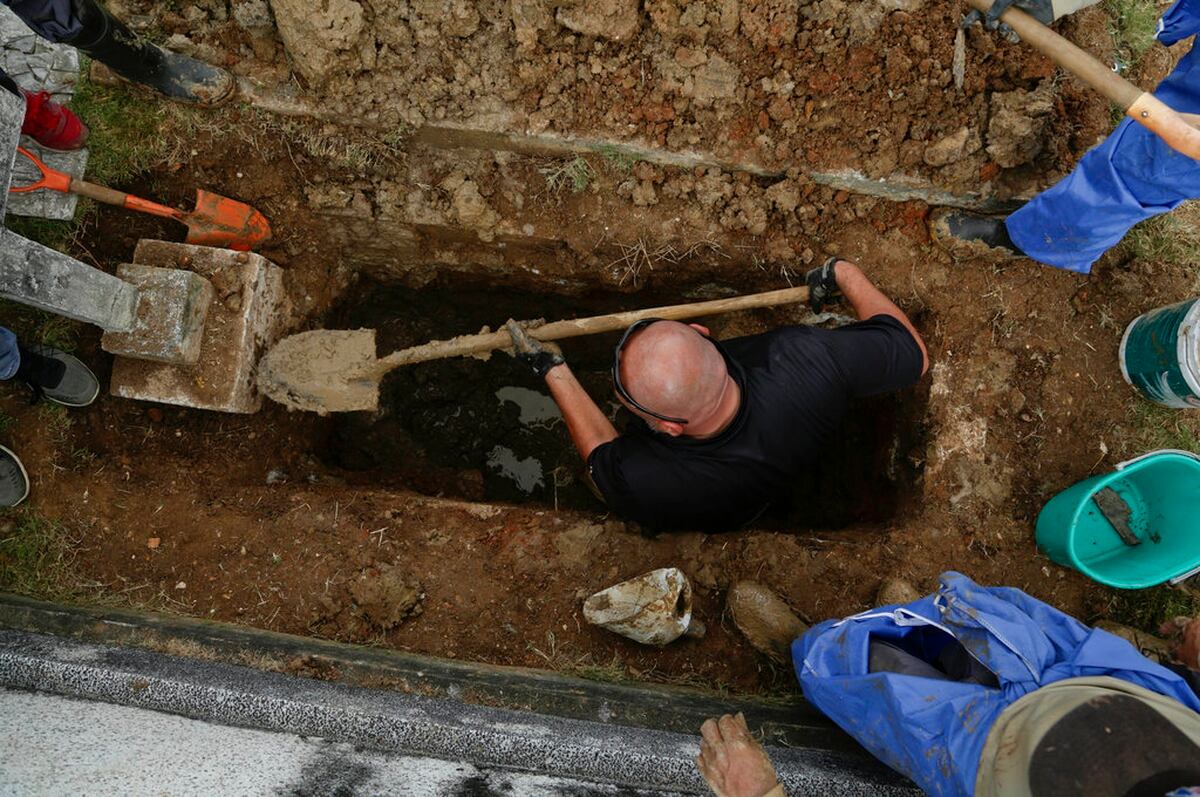 Remains of U.S. submarine innovator exhumed in Panama