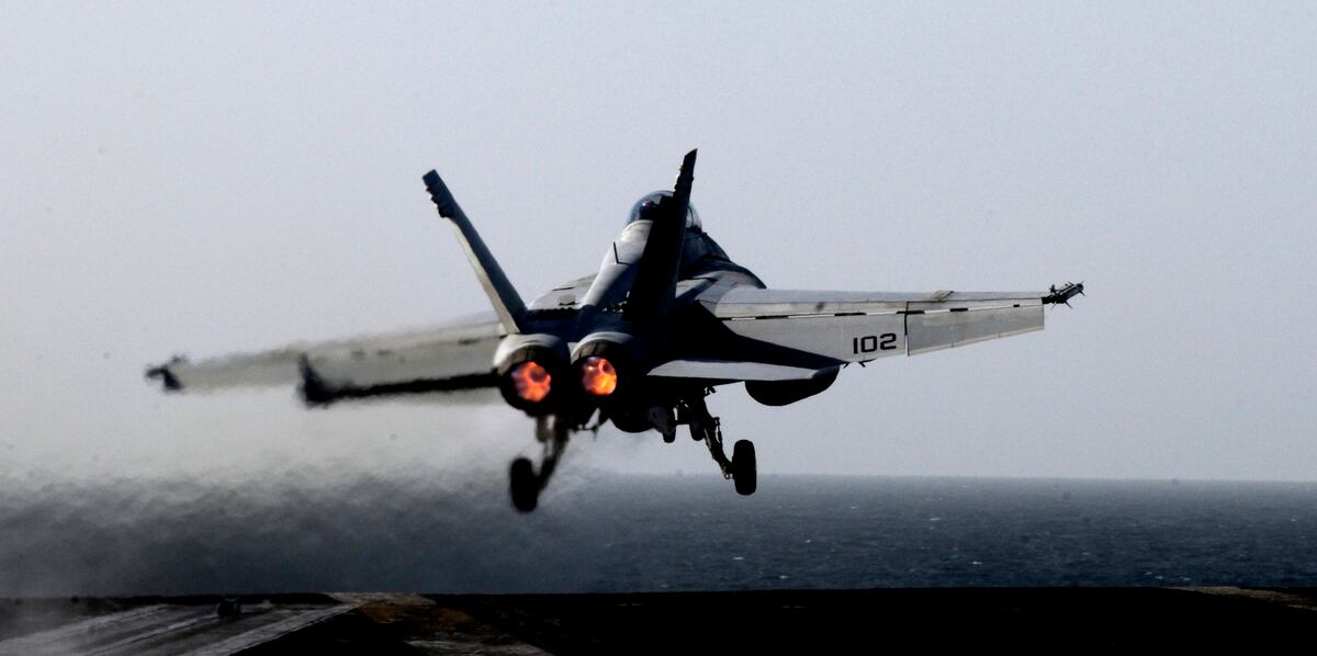 Navy safety boss grapples with '14 spike in aviation mishaps