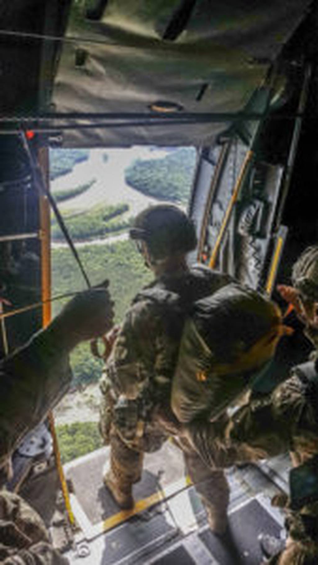 Airborne Rangers test new civilian rucksack designed for parachute ...