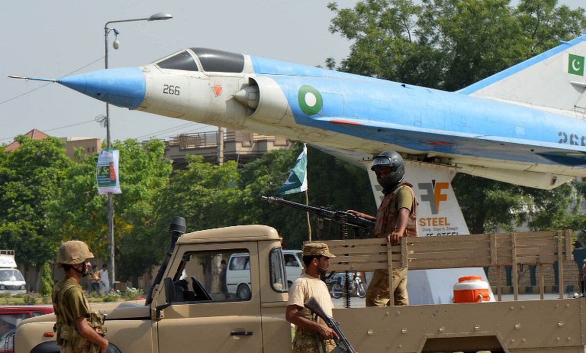 Pakistan Air Force Jet Crash Kills 2