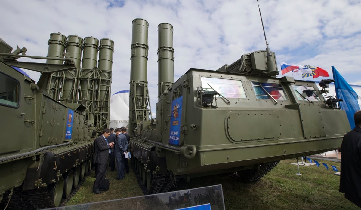 Russia deploys air defense missiles for massive drills