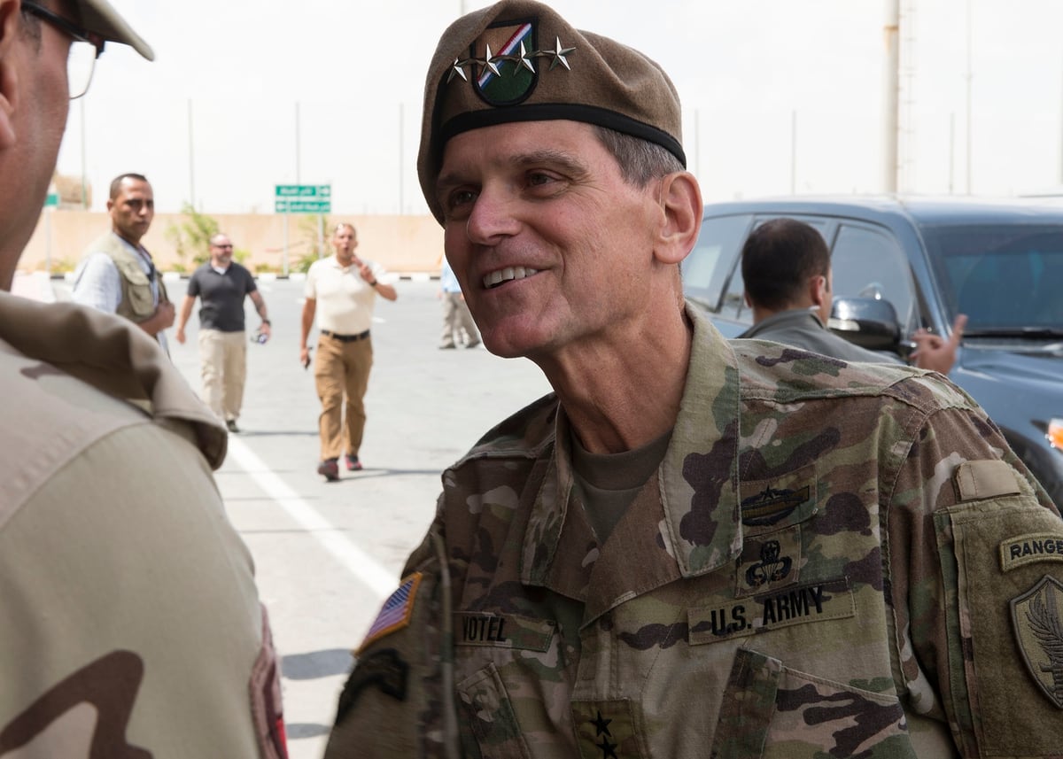 The top US general in the Mideast visits troops fighting Islamic State ...