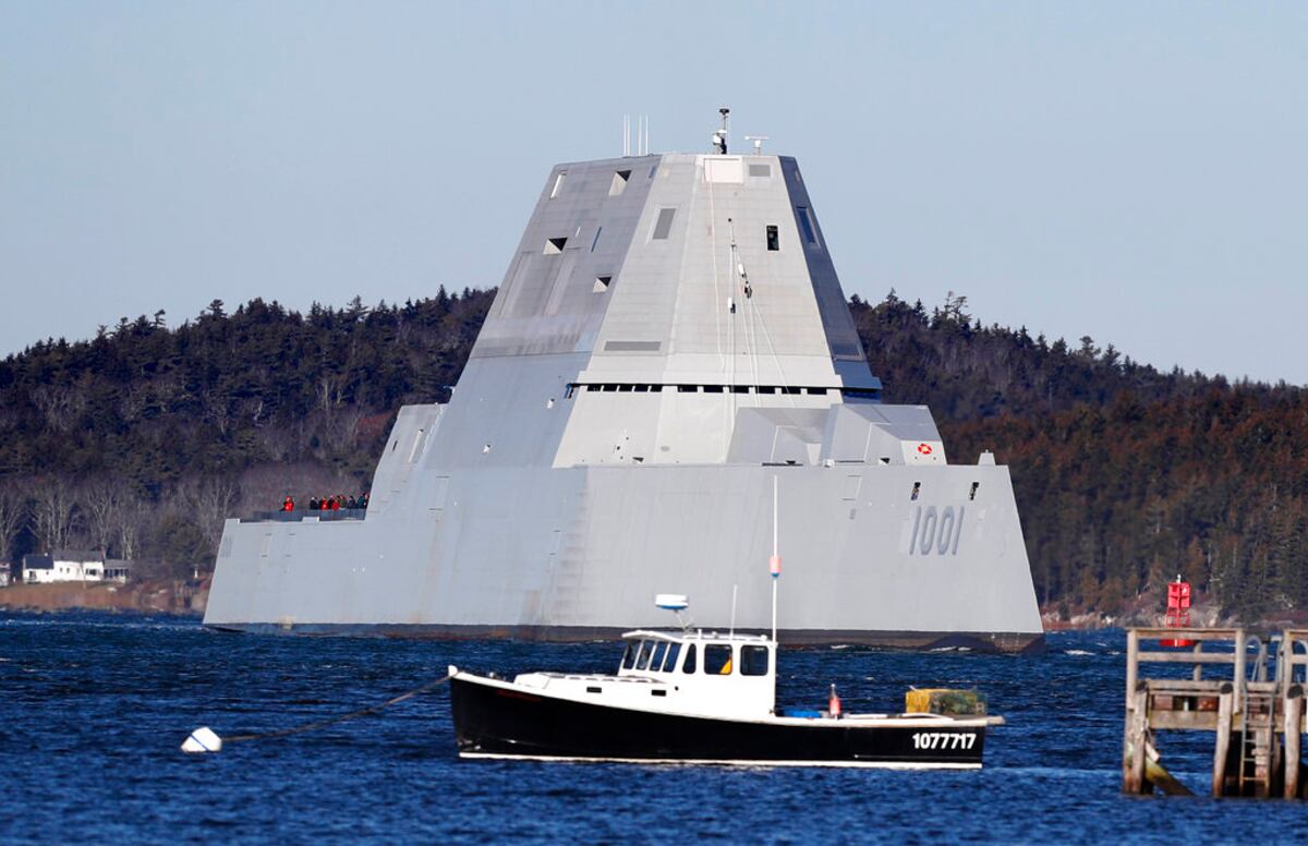 Navy's 2nd stealthy destroyer heads out to sea for 1st time
