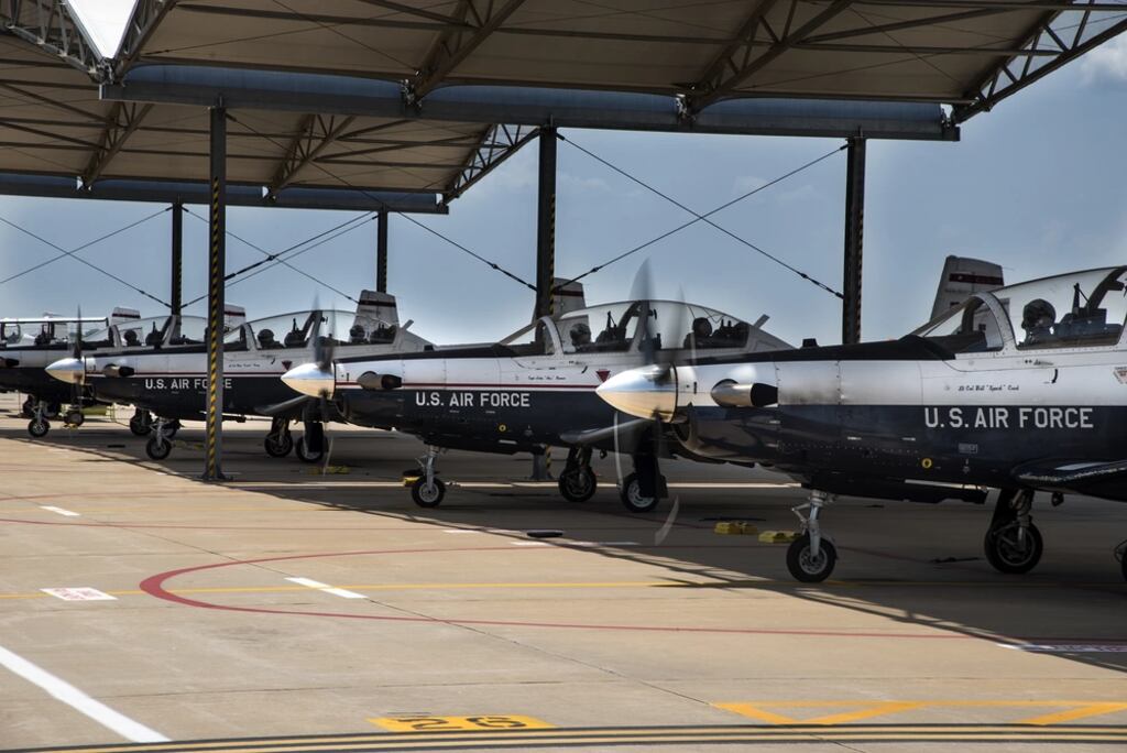 T-6 training jet makes emergency landing at Joint Base San Antonio