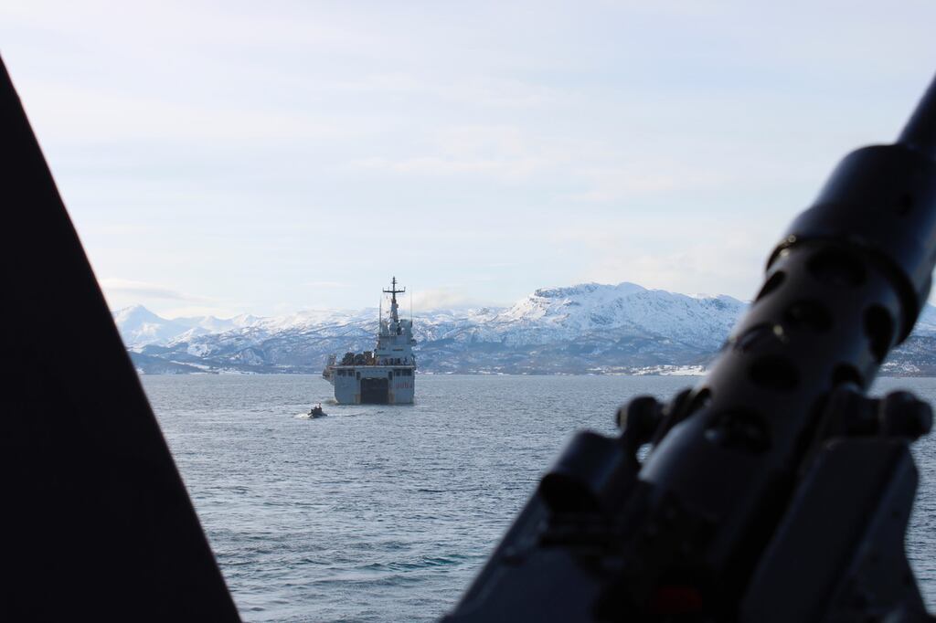 Norway’s elite Arctic soldiers still dig their own snow caves to hide ...