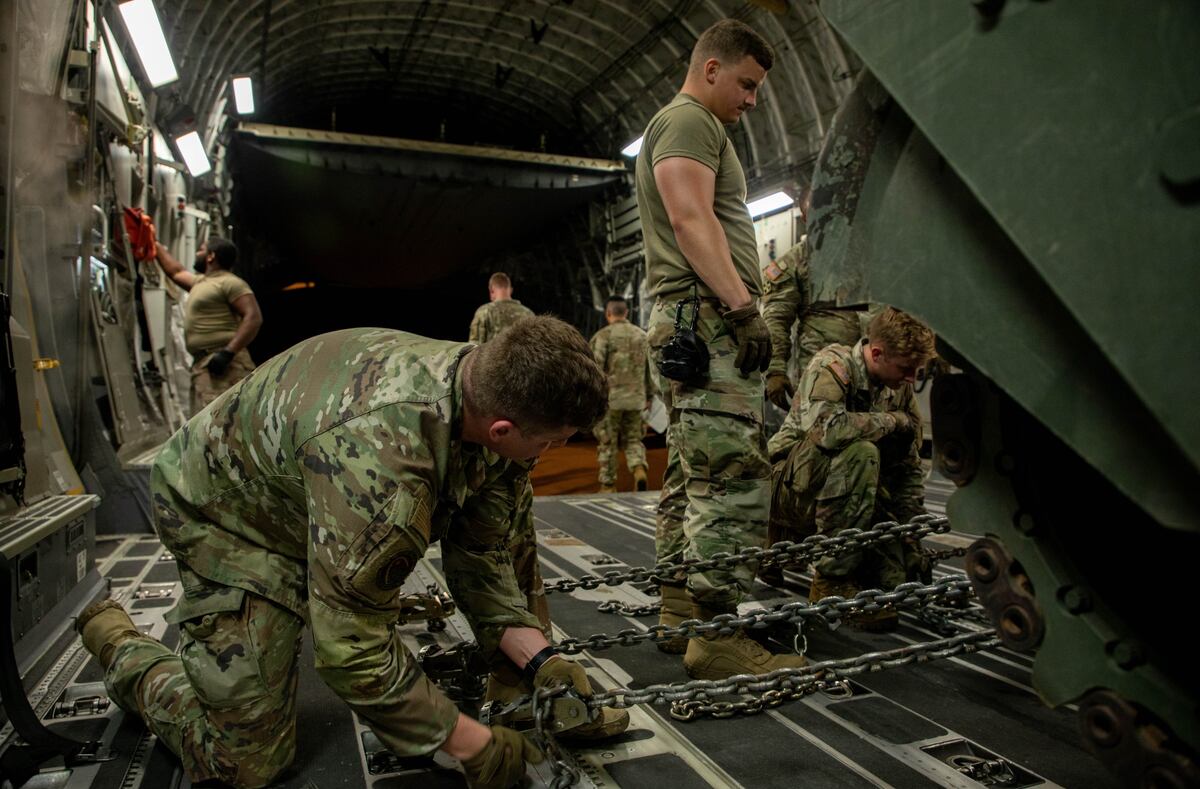 Army rehearses deploying Bradleys anywhere at a moment’s notice