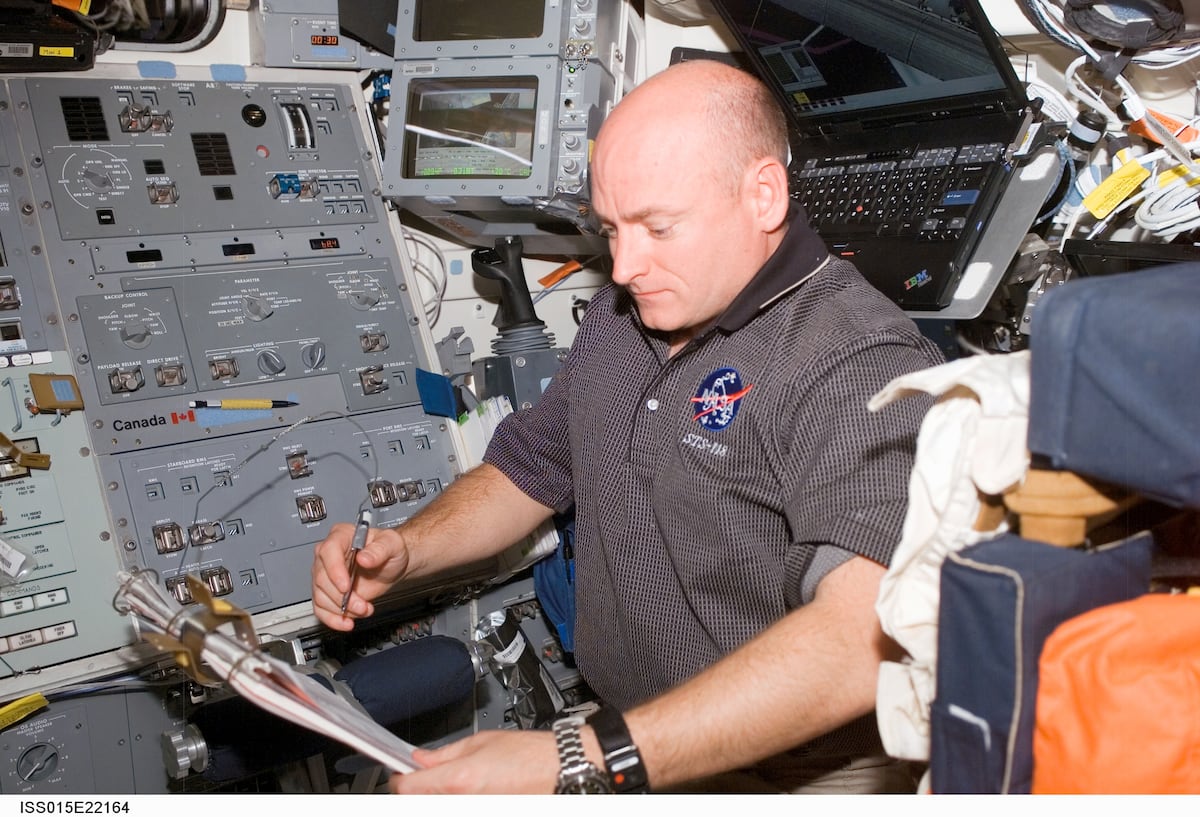 Retired F-14 Tomcat pilot gears up for year in space