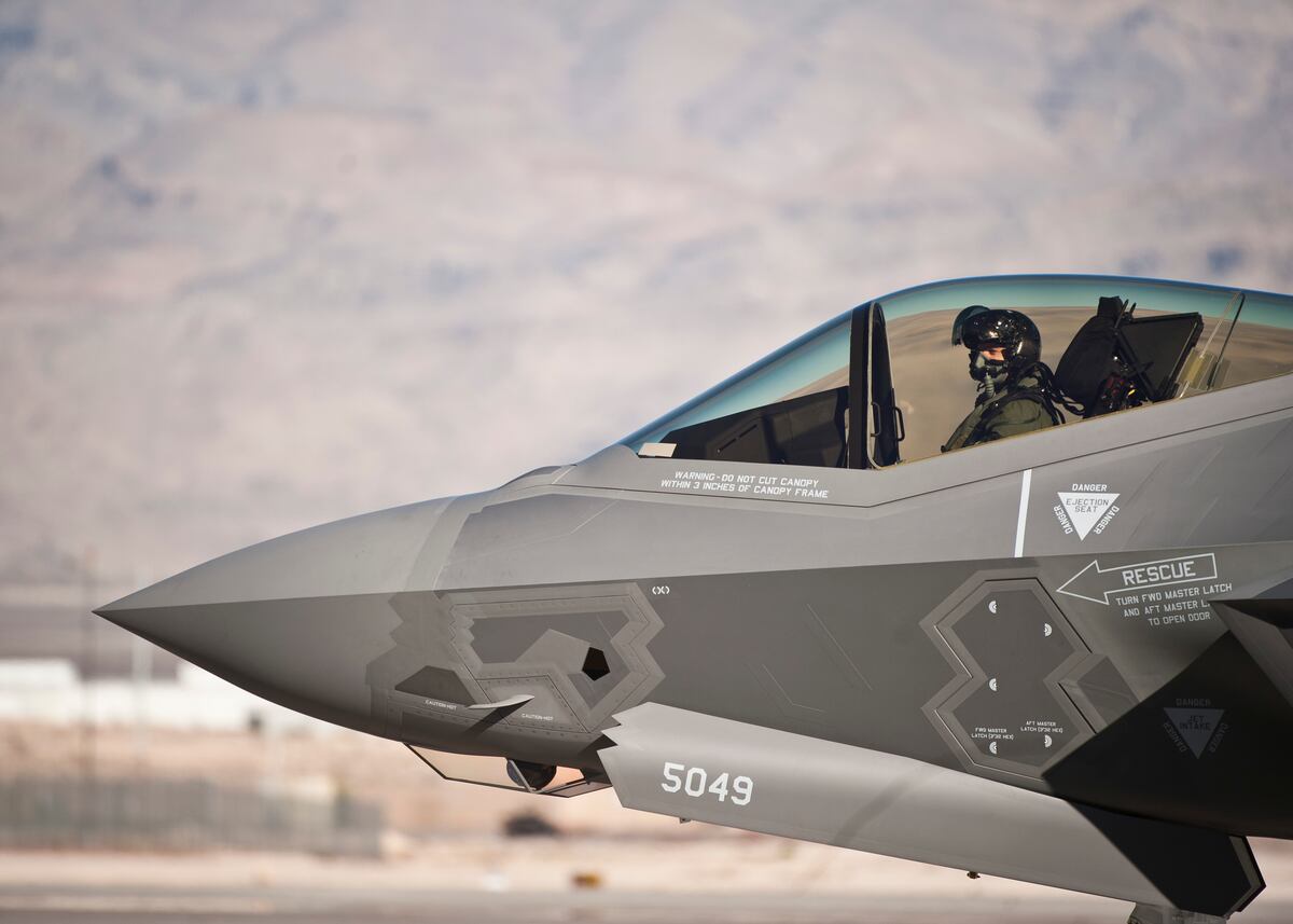 DoD Weapons Tester Raises Red Flags Over Possible F-35 Block Buy