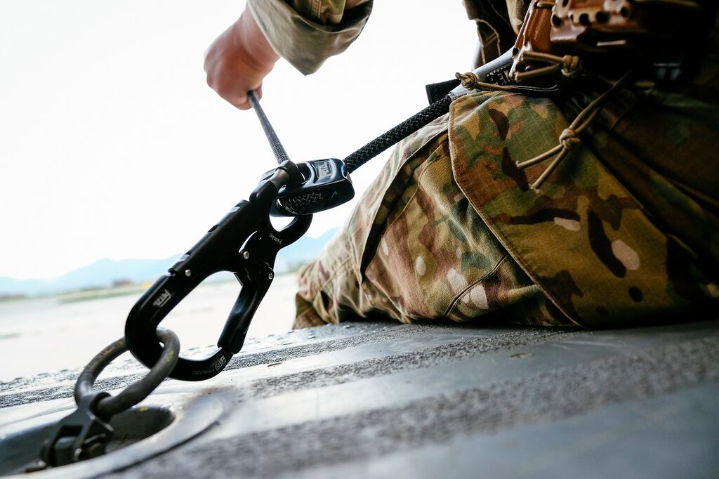 New device could make riding on a Black Hawk more comfortable — and ...