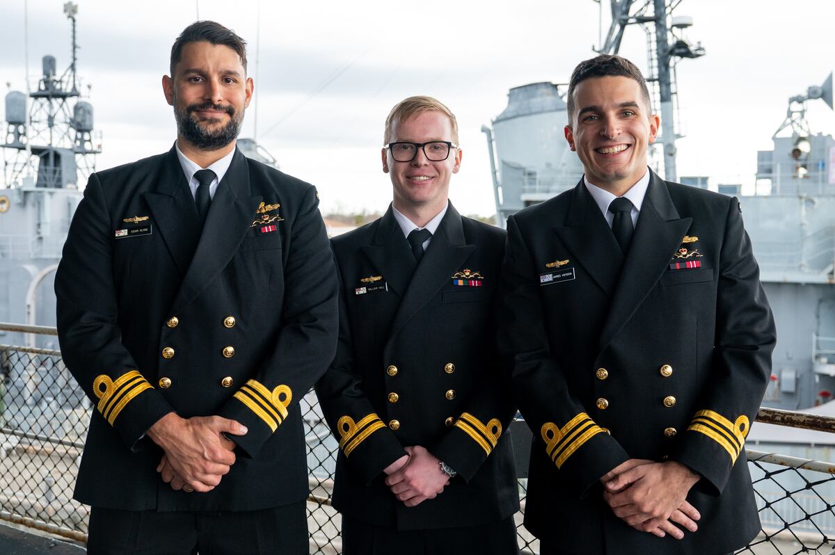 Australian officers graduate from Navy’s Nuclear Power Training Unit