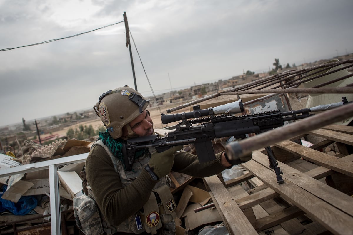 ISIS attacks in Mosul as poor visibility slows Iraqi advance
