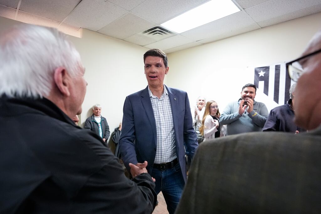 It’s official: Army unveils brown beret, new patch for military ...