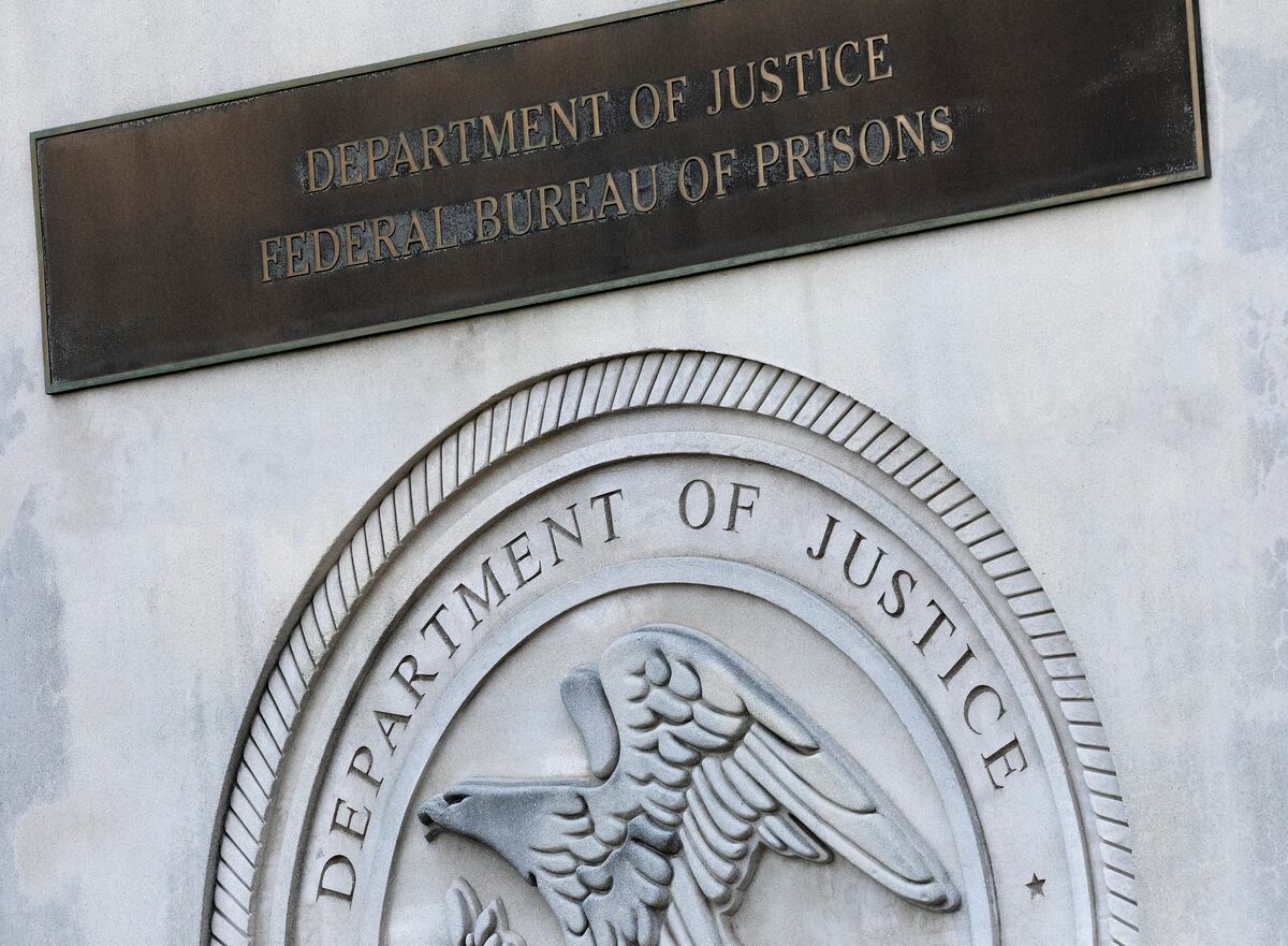 Federal Bureau of Prisons urged to safeguard employee retention bonus