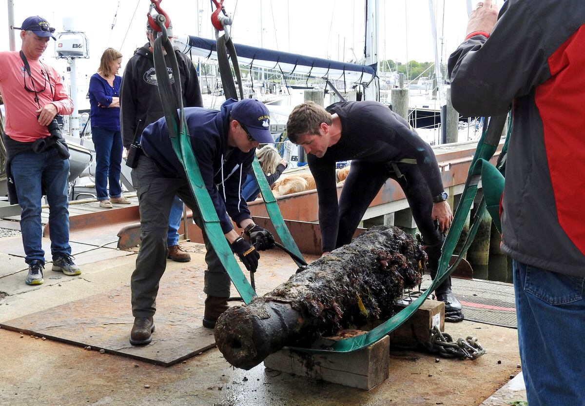 Navy recovers cannon to identify 200-year-old shipwreck