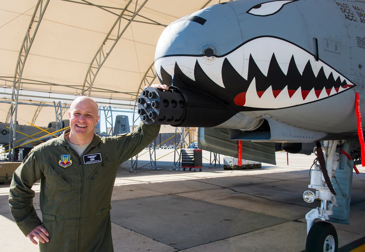A-10 pilots honored for mission that saved Marines