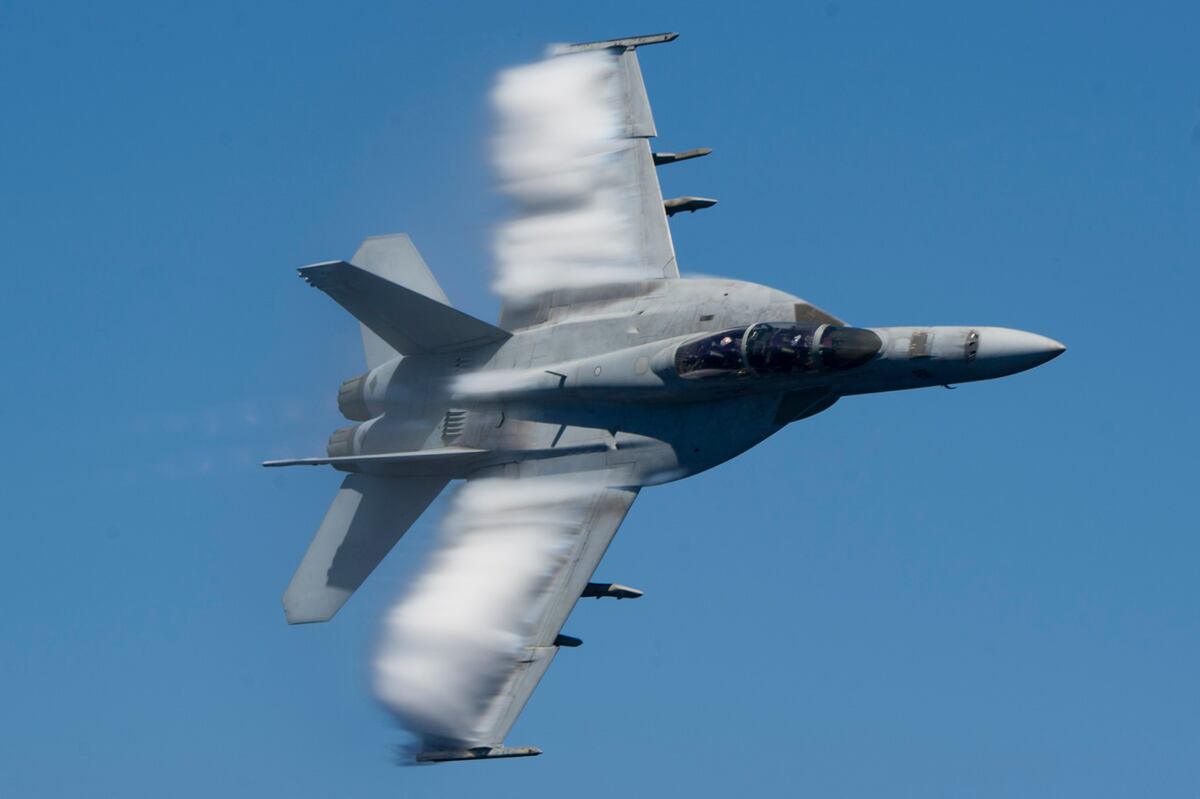 Navy confirms pilot died in jet crash in Death Valley